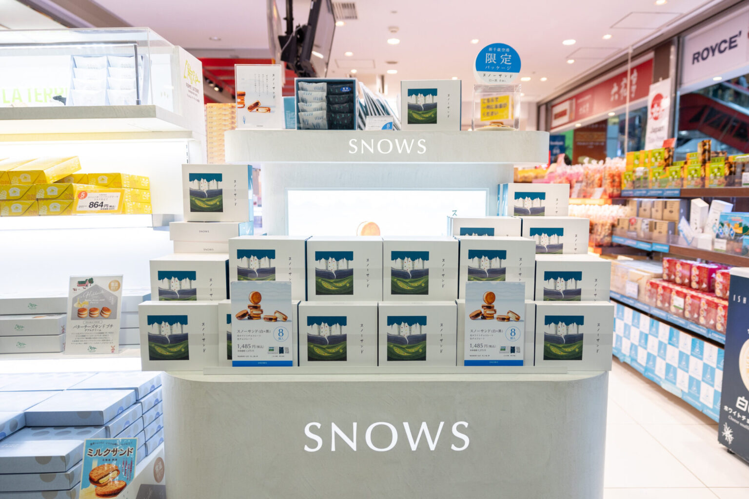 新千歳空港なら買える！？冬季限定！SNOWSスノーサンド 白と黒｜新千歳空港Fan!